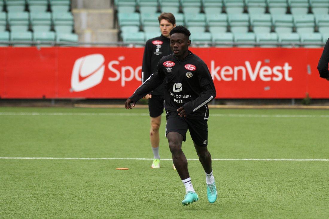 Ghanesiske Richard Acquaah er på prøvespel! / SOGNDAL FOTBALL